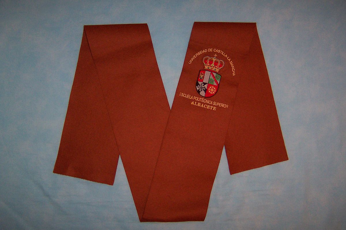 Cómo se llama lo que te ponen cuando te graduas ️